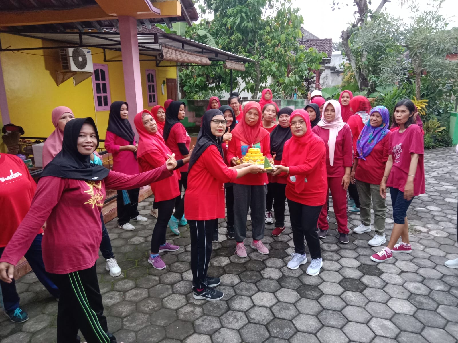 “Macan Ngegol”: Simbol Semangat dan Kecantikan Ibu-Ibu Sumbergamol - Suara Utama ID